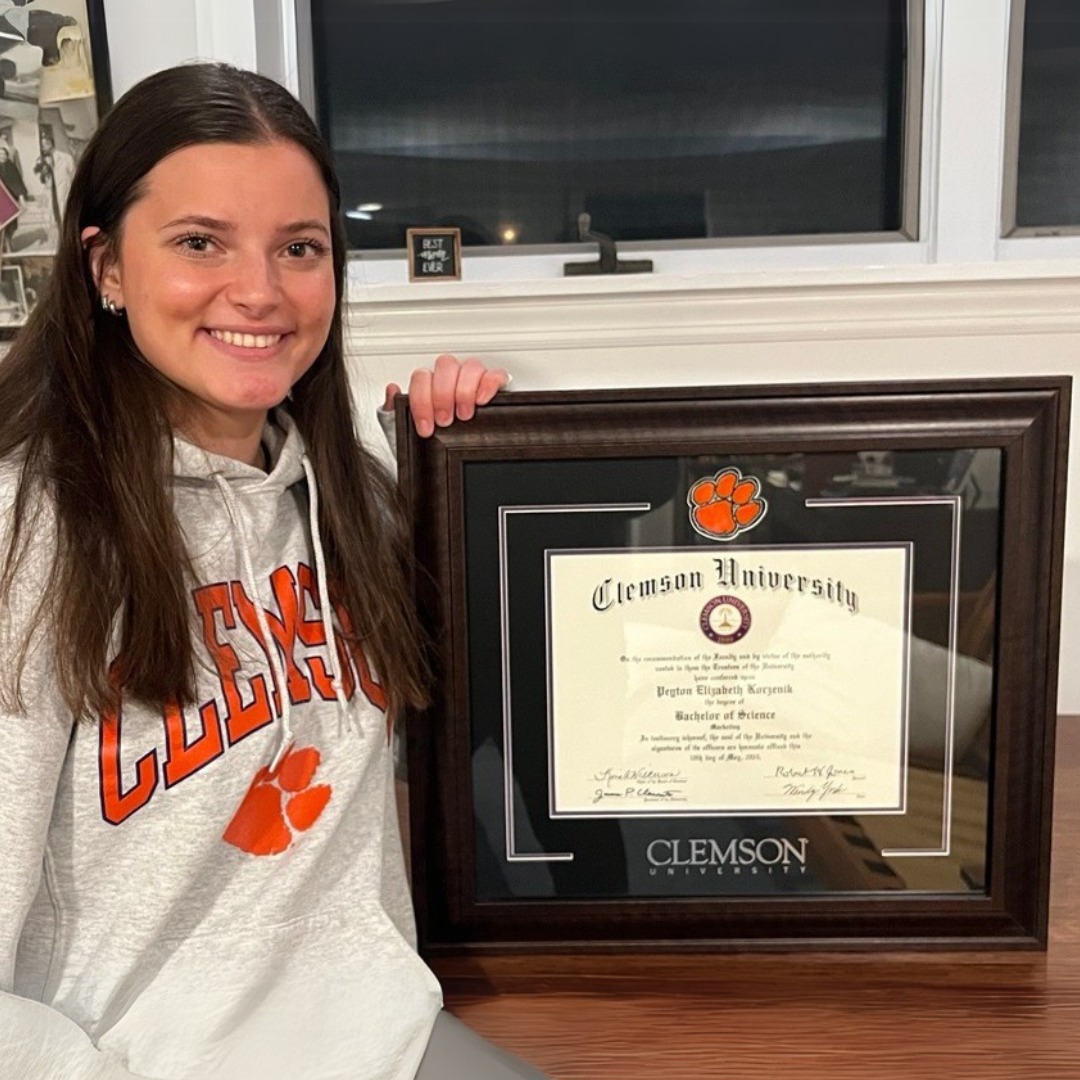 10+ Popular Graduation Gifts for Daughters | Church Hill Classics